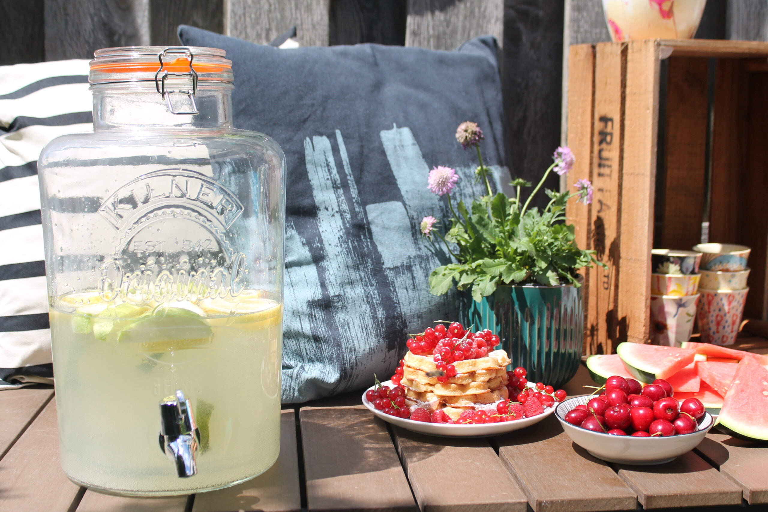 Selbstgemachte Zitronenlimo für einen Tag im Garten - Jules kleine Freuden